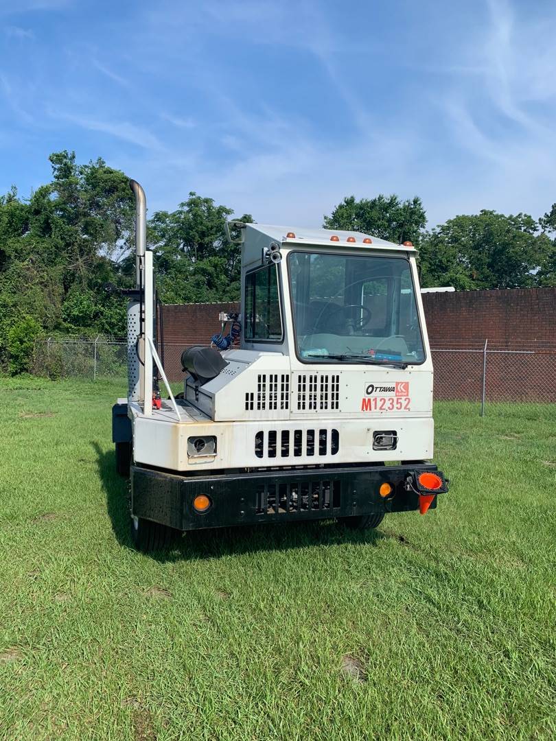 2004 Diesel Ottawa 30 Spotting Tractor