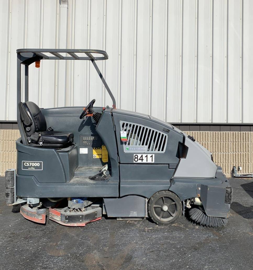 2013 Advance CS7000 Rider Sweeper/Scrubbers