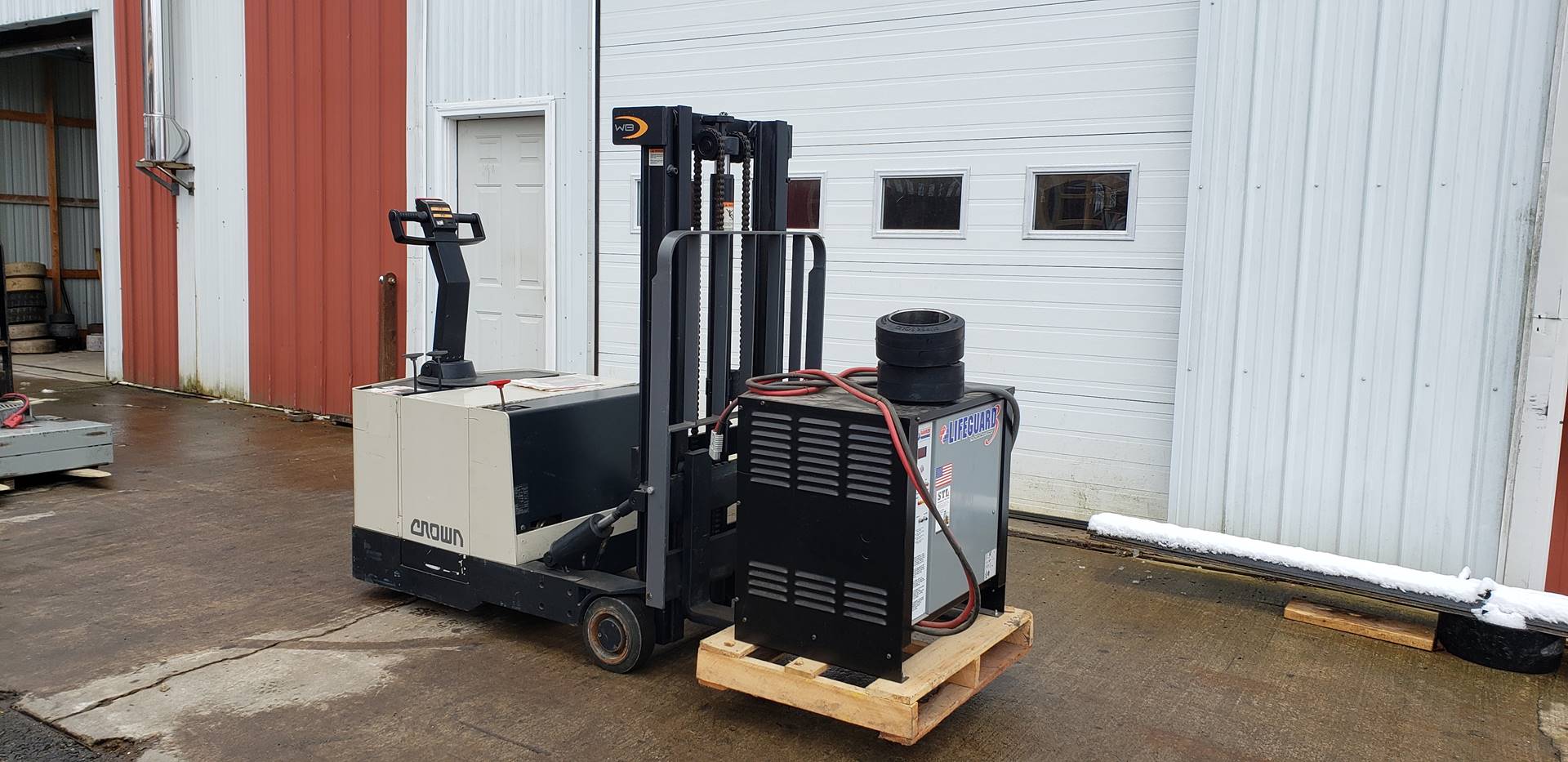 A wide selection of Crown TSP7000-33 Forklifts with 23 in stock and ...