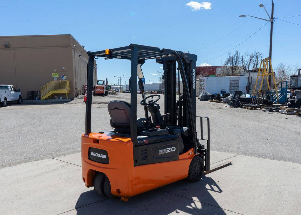 2011 Electric Doosan B20T-5 Electric 3 Wheel Sit Down