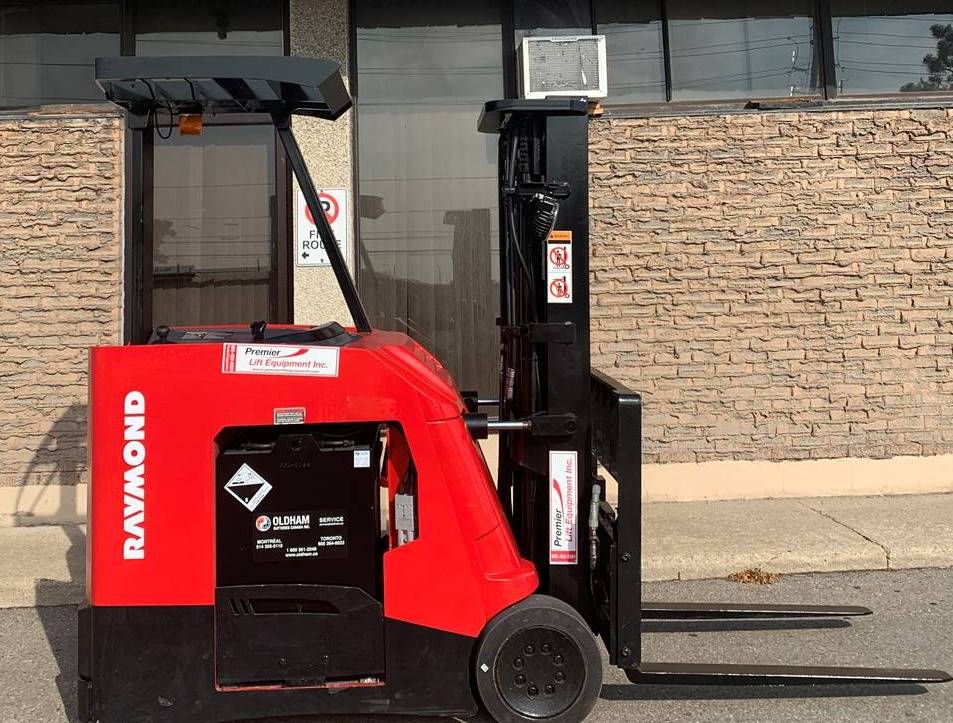 2014 Electric Raymond 425-C40TT Electric Stand Up End Control (Docker)