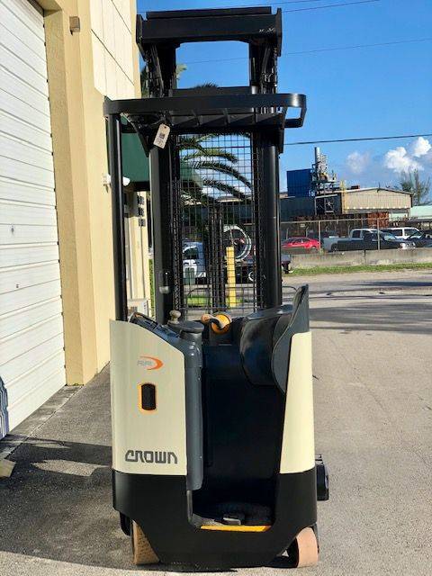 2009 Electric Crown RR5725-45 Electric Narrow Aisle Single Reach