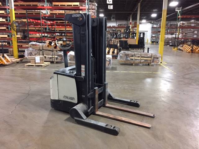 2016 Electric Crown SH5540-40 Electric Walkie Straddle Stacker