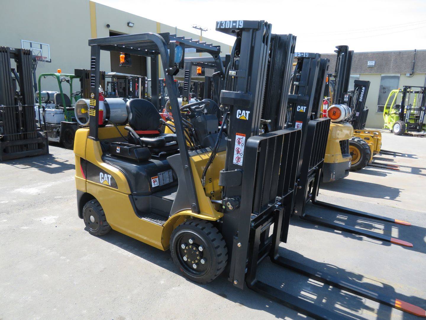 2019 LP Gas Cat 2C5000 Cushion Tire 4 Wheel Sit Down (Indoor Warehouse)