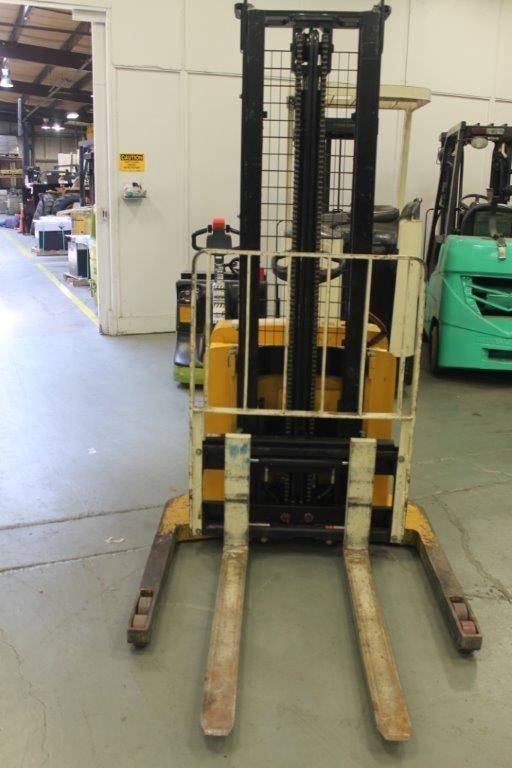 2004 Electric Yale MSW040SEN24TV087 Electric Walkie Straddle Stacker