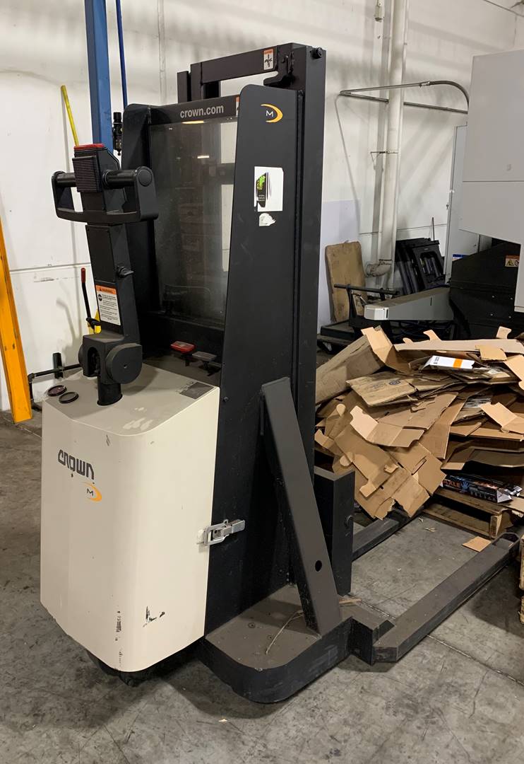 2015 Electric Crown 20MT Electric Walkie Straddle Stacker