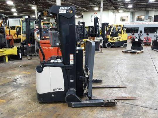 2016 Electric Crown Electric Walkie Straddle Stacker | Eliftruck