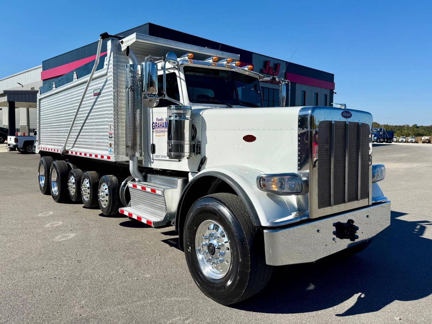 2020 Diesel Peterbilt Trucks and Trailers | Eliftruck