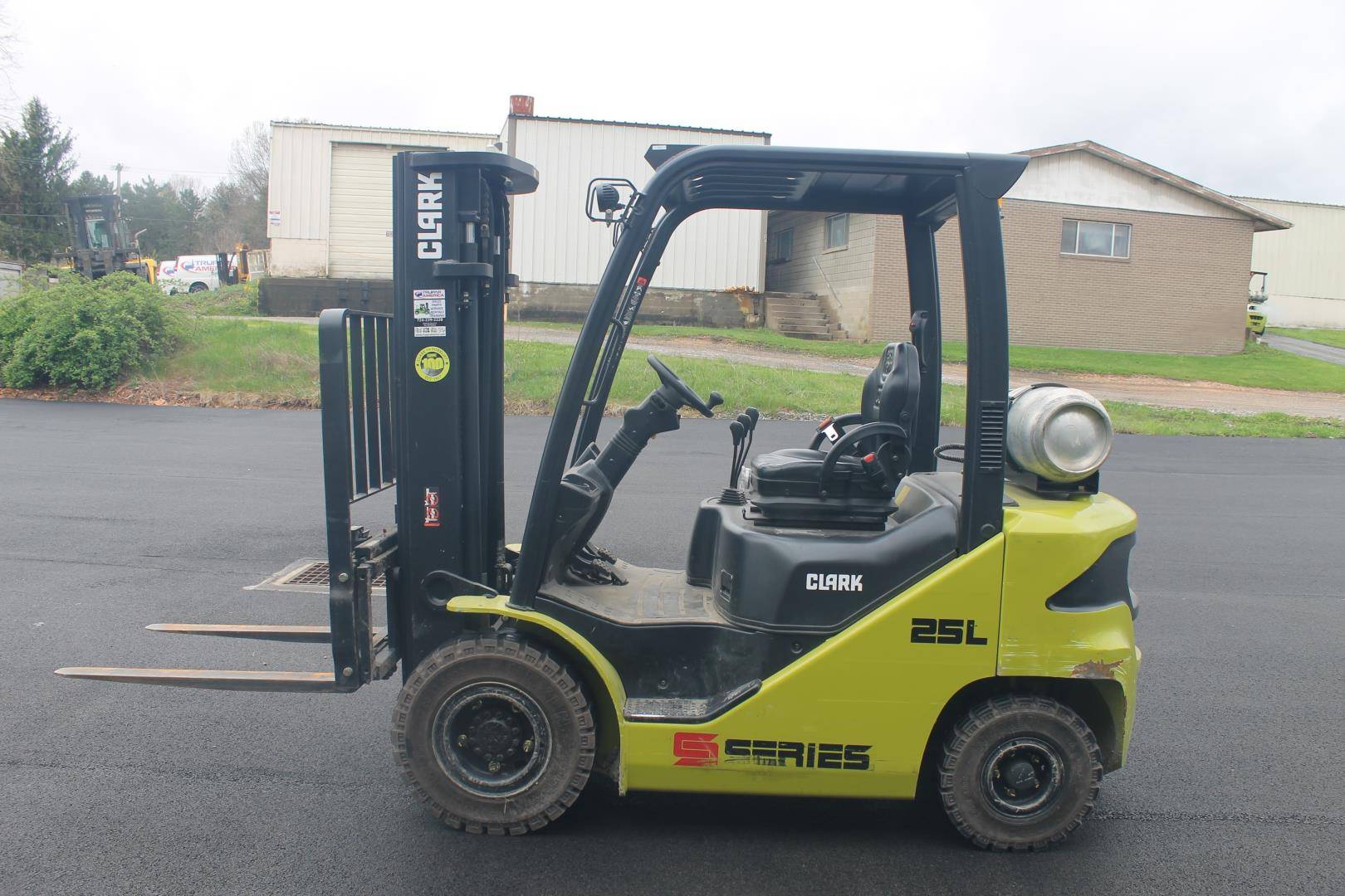 2018 Clark S25L Pneumatic Tire 4 Wheel Sit Down