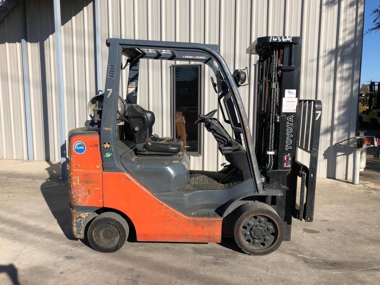 2013 LP Gas Toyota 8FGCU30 Cushion Tire 4 Wheel Sit Down (Indoor Warehouse)