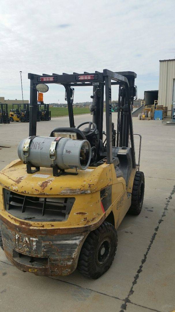 2000 LP Gas Cat P6500 Pneumatic Tire 4 Wheel Sit Down