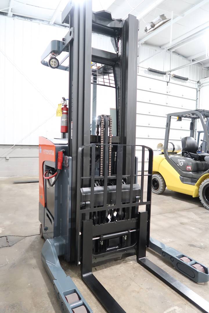 2014 Electric Toyota 8BRU18 Electric Narrow Aisle Single Reach